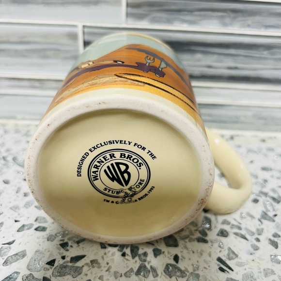 Warner Bros. | Dining | 993 Looney Tunes Warner Bros Studio Store Road ...